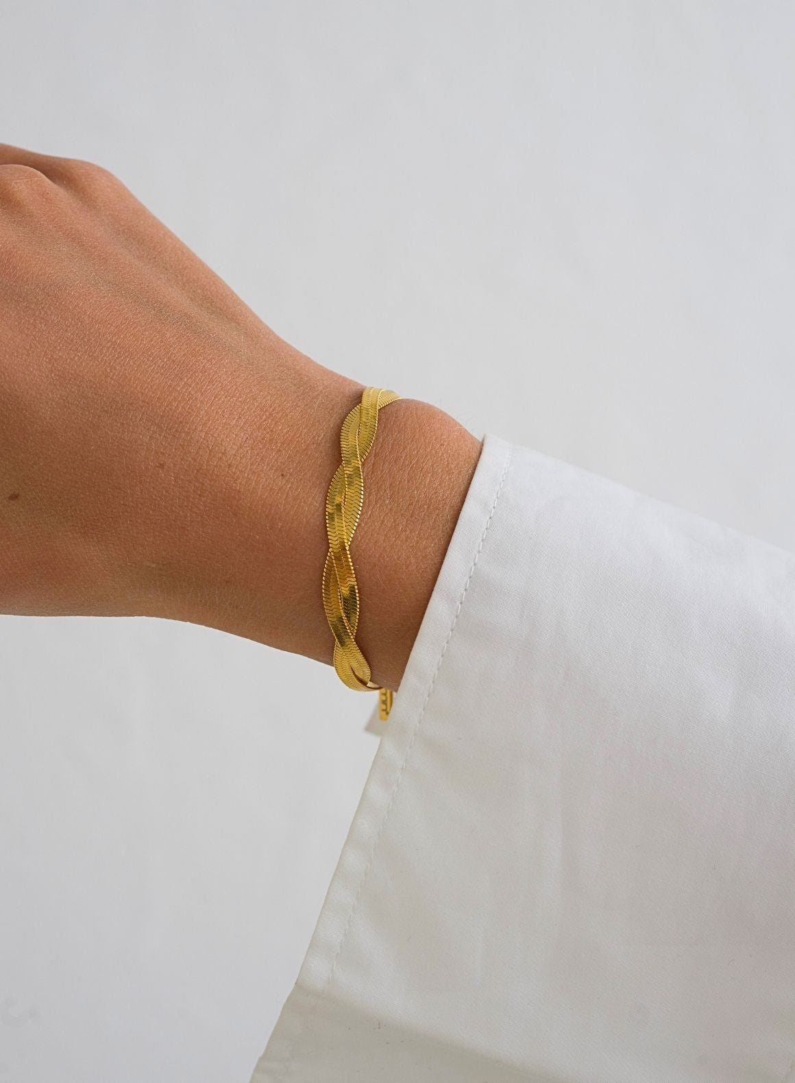 Latest gold bracelet store
